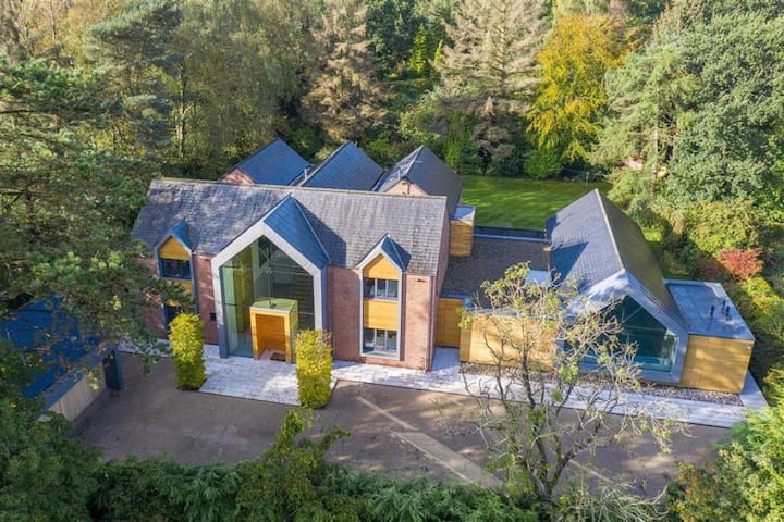 Exclusive Home With Pool & Spa, In Prestbury! - Macclesfield, UK