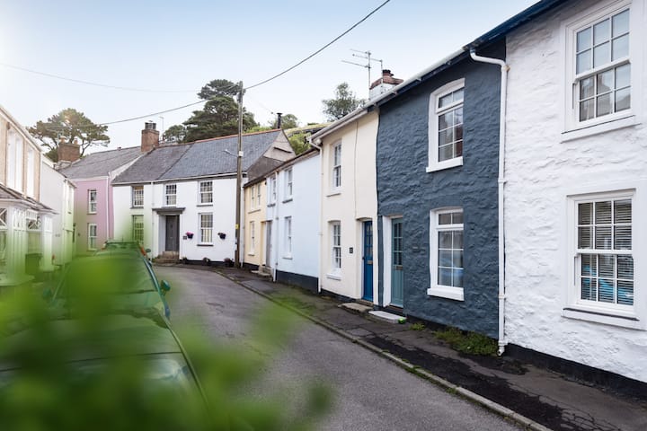 A Cosy Dog-friendly Flushing Fisherman's Cottage - St Mawes