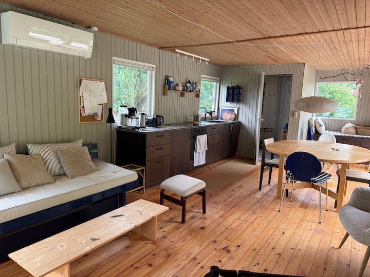 Charmerende Sommerhus På Naturgrund Tæt Ved Vandet - Denmark