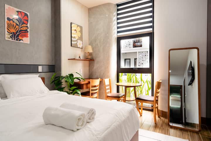 Stylish Modern Designer 1bd | 5 Min Walk To Beach - Da Nang