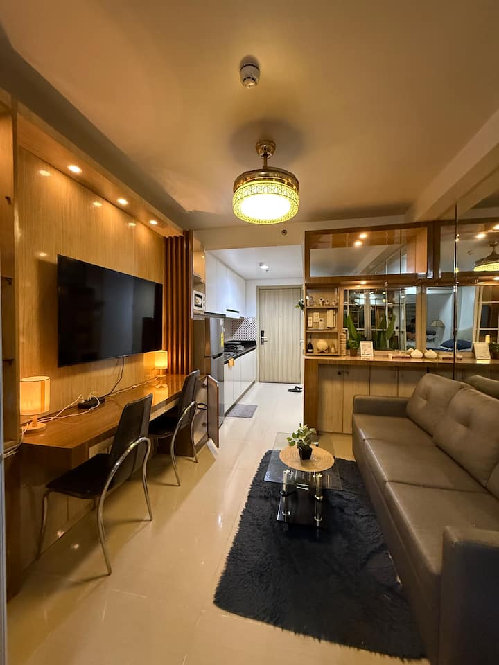Shore Bay Suite | Netflix + Queenbed - Manila