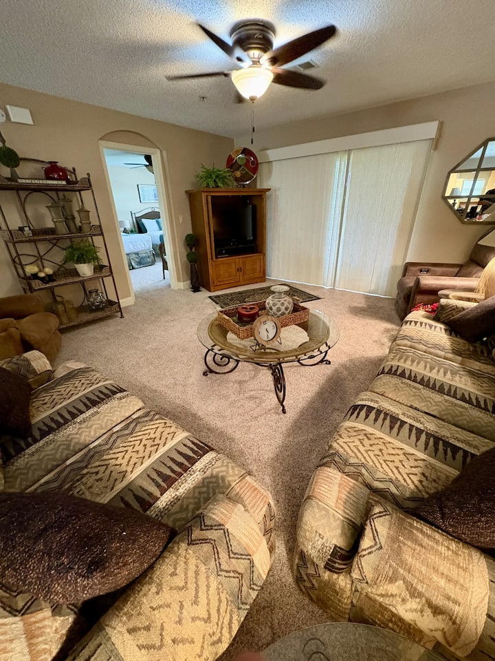 Luxury Getaway With Indoor/outdoor & Hottub - Branson, MO