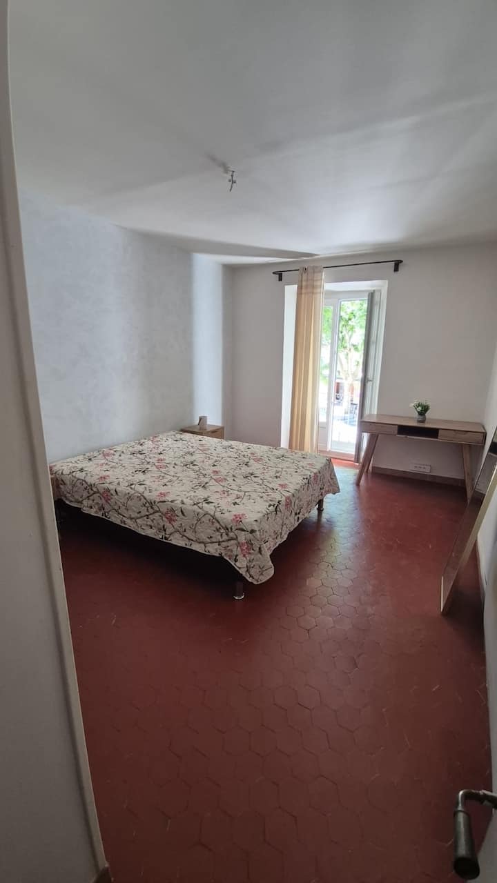 Grand Appartement Avec Terrasse Face à L'horloge - Manosque