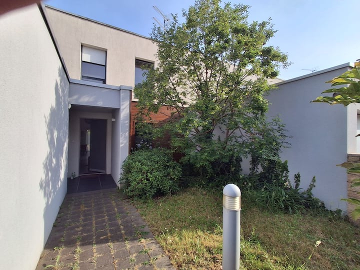 Agréable Maison Ouverte Sur L'extérieur - Nantes