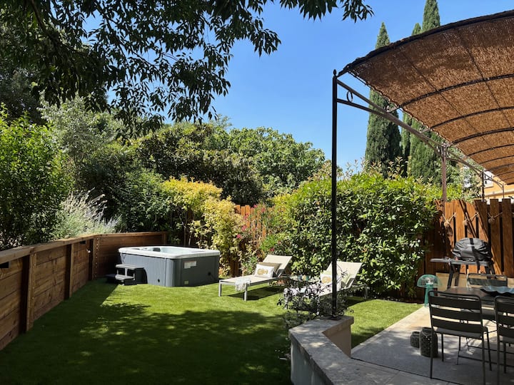 Gite Avec Spa-jacuzzi, Jardin Dans Les Alpilles - Les Baux-de-Provence