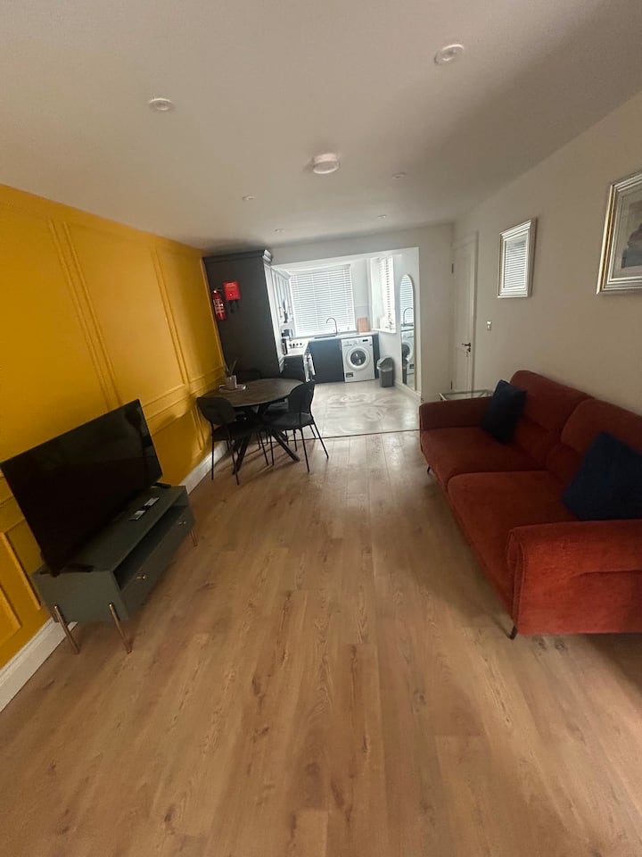 Stylish Cork City Pad | Walk To Kent & Victorian Q - Cork