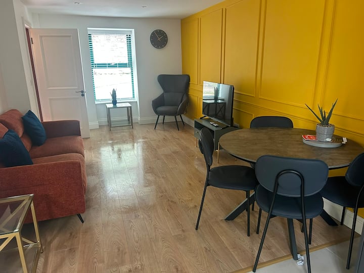 Stylish Cork City Pad | Walk To Kent & Victorian Q - Cork