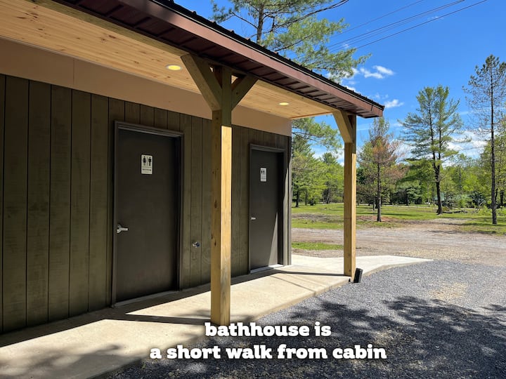 Cabin G (Rustic): Full Bed + Bunkbeds - Bradford, PA
