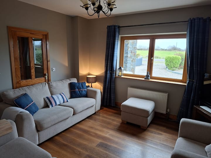 Relax In A Cosy Coastal Retreat In Co. Kerry - Dingle Peninsula