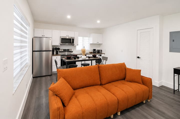 Fort Lauderdale Cozy Home Next To Beach & Airport - Fort Lauderdale, FL