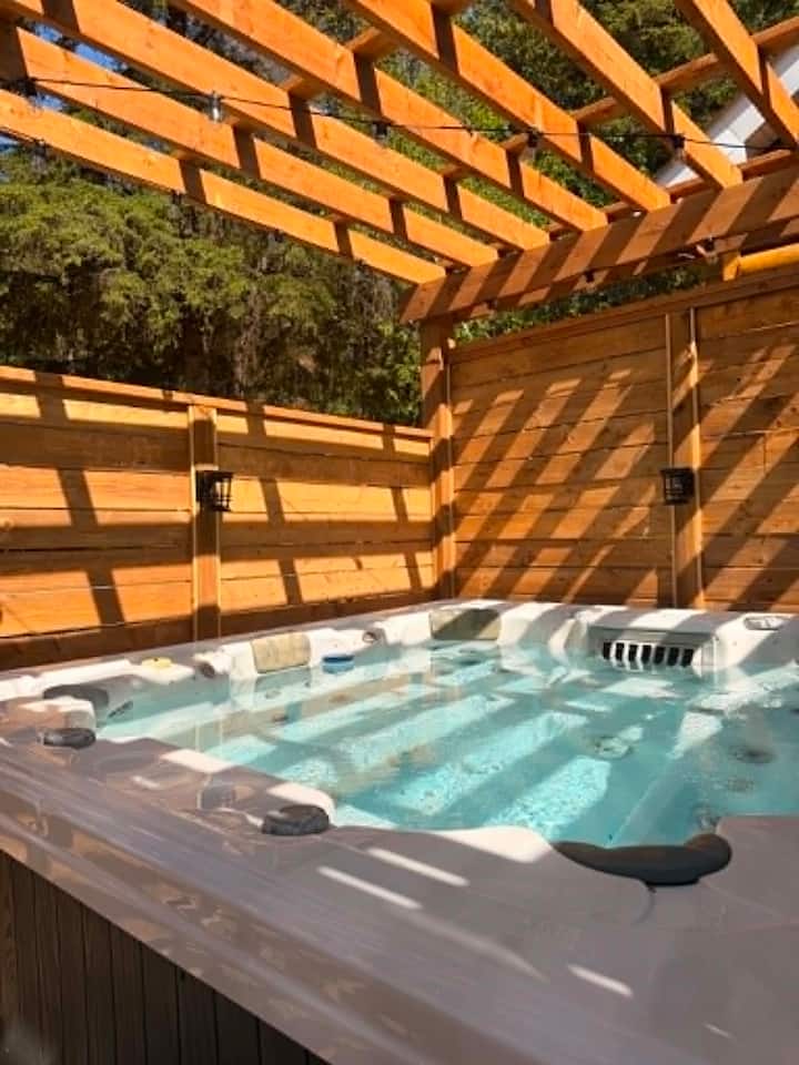 Chalet Bois Rond Avec Spa, Piscine Et Petite Plage - Mont-Tremblant