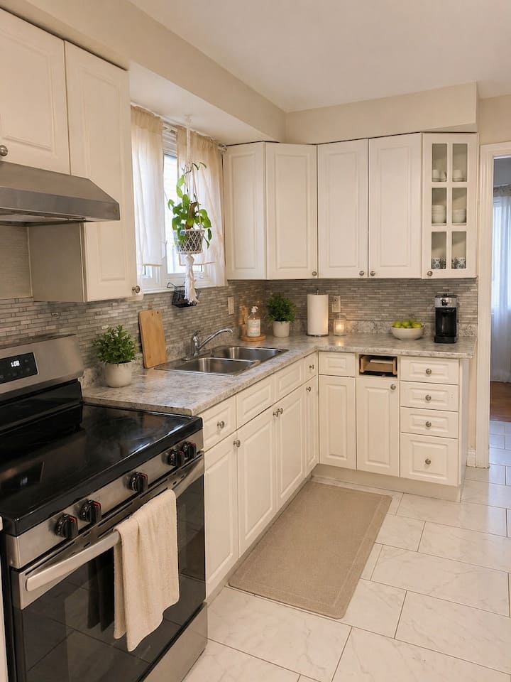 Private Unit/ With Washroom And Laundary - Brampton