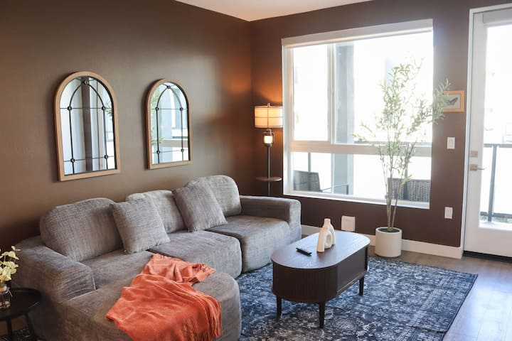 Resort Apartment 10 Min To Disneyland | Pool & Gym - Tustin, CA