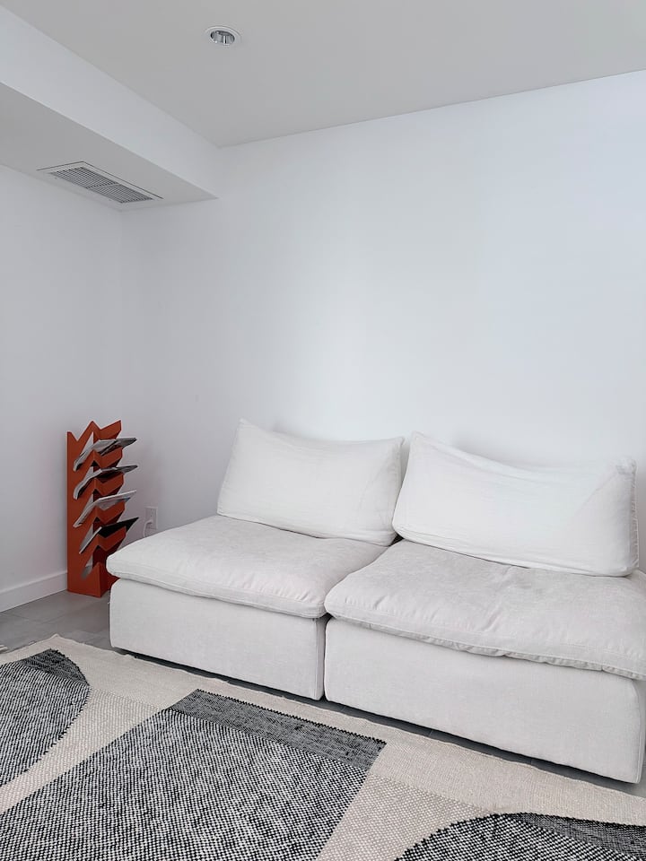 Luxurious Eco-friendly Bedroom Retreat For Adults - Bridgehampton, NY