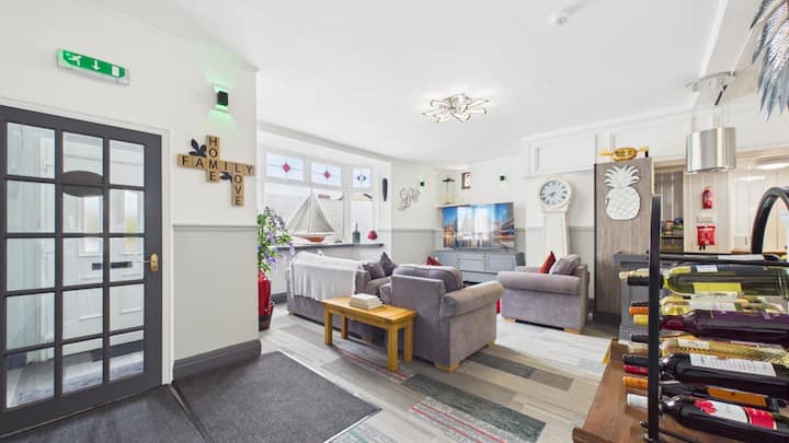 Captains Retreat - 2 Bed Apartment - Milford Haven - Milford Haven