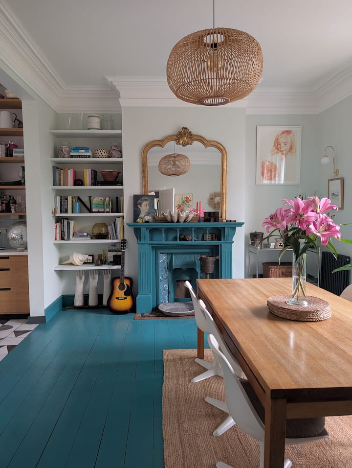 Huge Victorian Villa House In Lovely Leafy Bangor - Bangor