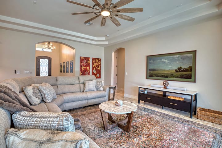 Luxury Retreat | Hot Tub | Rv Garage | Ev Charger - Lake Havasu City, AZ
