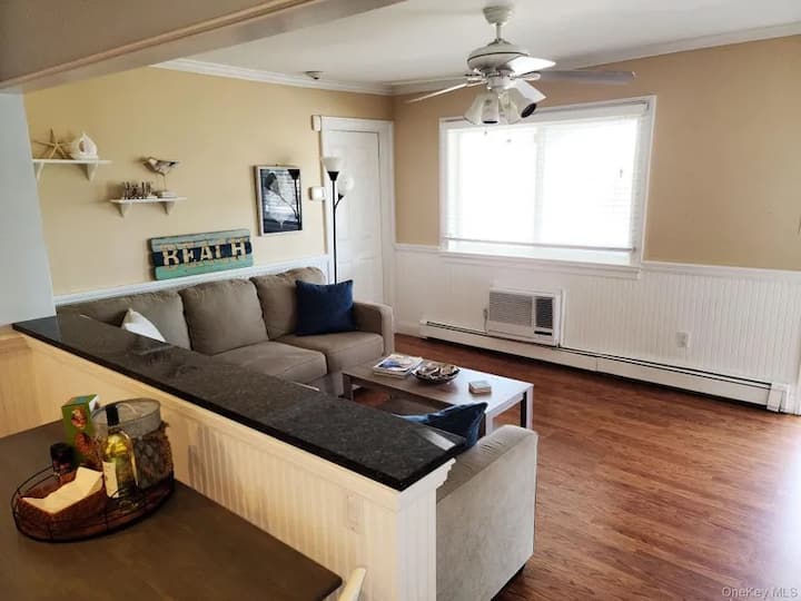 Waterfront 2br Hamptons Condo - The Hamptons, NY