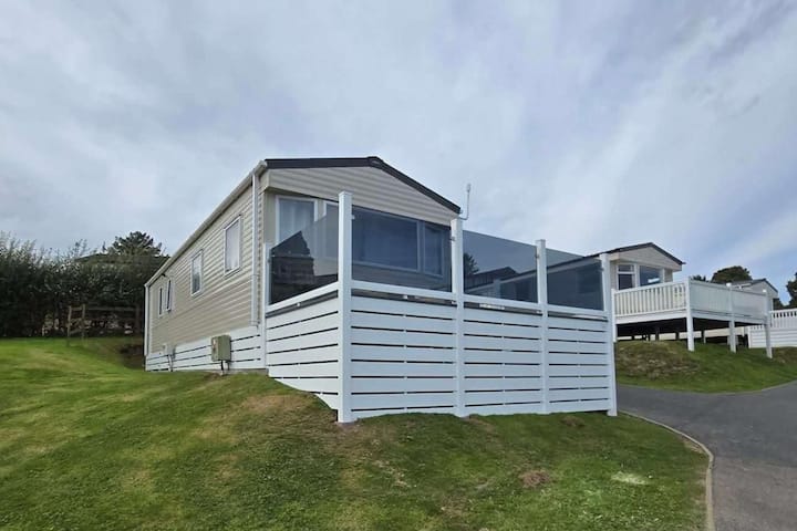 Cabin Sleeps 6 - Wifi, Sea Views, Parking, Pets - Polperro