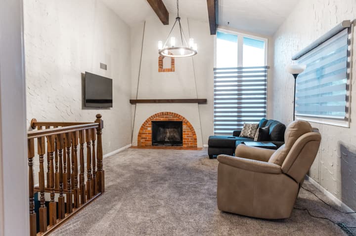 The Elm: Peaceful Hastings Retreat - Hastings, NE