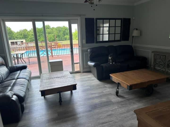 The Farmhouse Retreat - Dundalk, MD