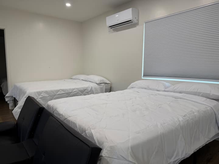 2bd House - North Hollywood - Los Angeles