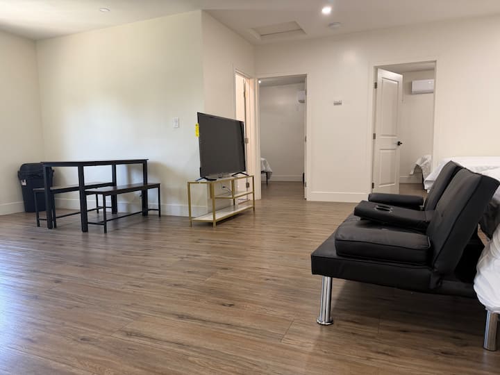 2bd House - Burbank, CA