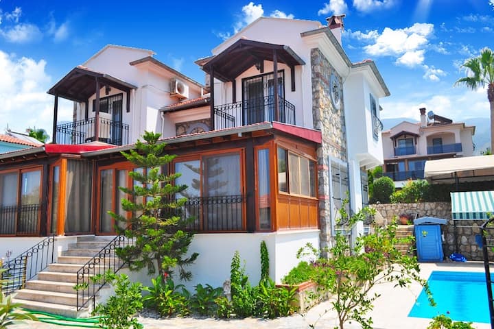 ÖLüdeniz Hisarönü Büyük Havuzlu Villa - Fethiye