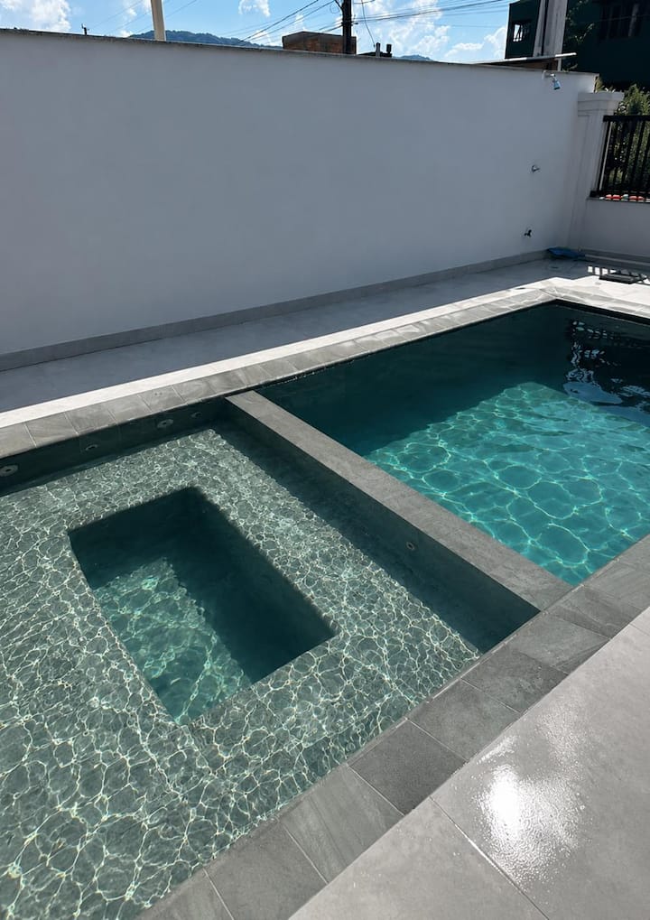 Casa Nova Com Piscina, Com 3 Suítes Echurrasqueira - Garopaba