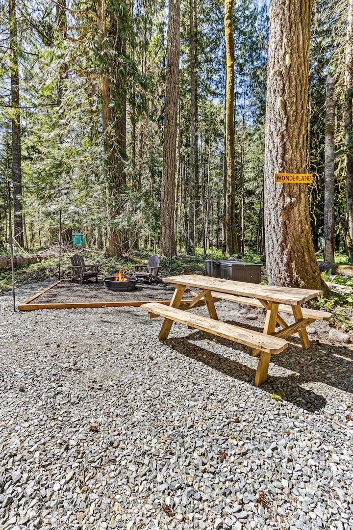 Modern Solar Globe Dome At Mt. Rainier - Ashford, WA