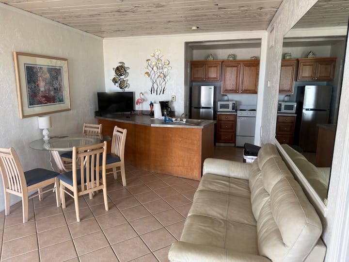 Private Tropical Getaway W/private Beach (Unit 2) - Venice, FL