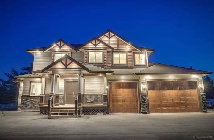 Grand Maple Ridge Retreat: 4br & 5ba - Maple Ridge, Britanya Kolumbiyası