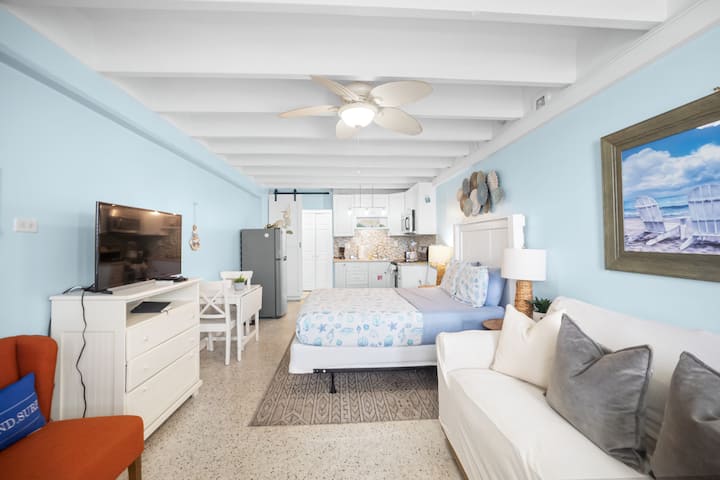 Maré Bleau | Cozy Beachfront Pool Gulf Views - Panama City Beach, FL