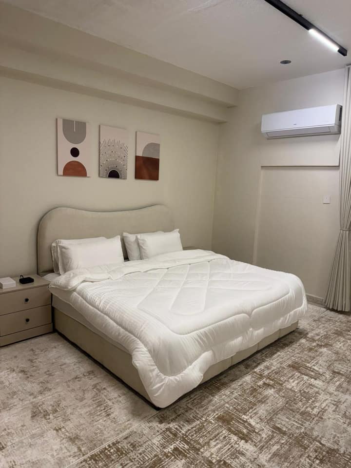 Cozy Rose | Stylish Retreat In Dammam - Dammam