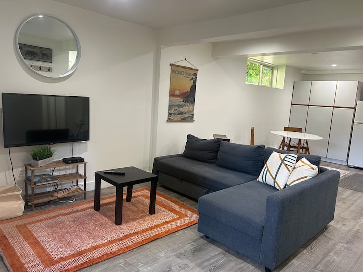 Mountain View Suite With Private Patio & Yard - Squamish