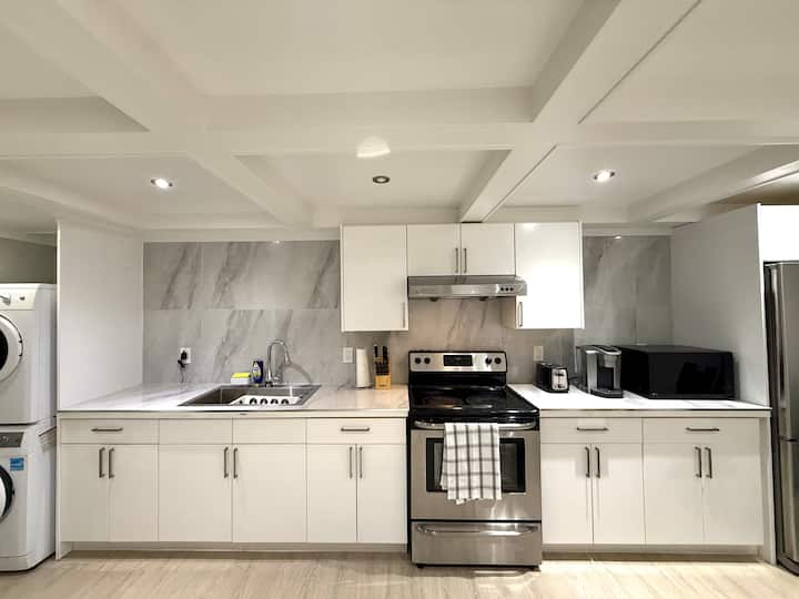 Modern And Spacious 3-br Basement Suite - Vancouver