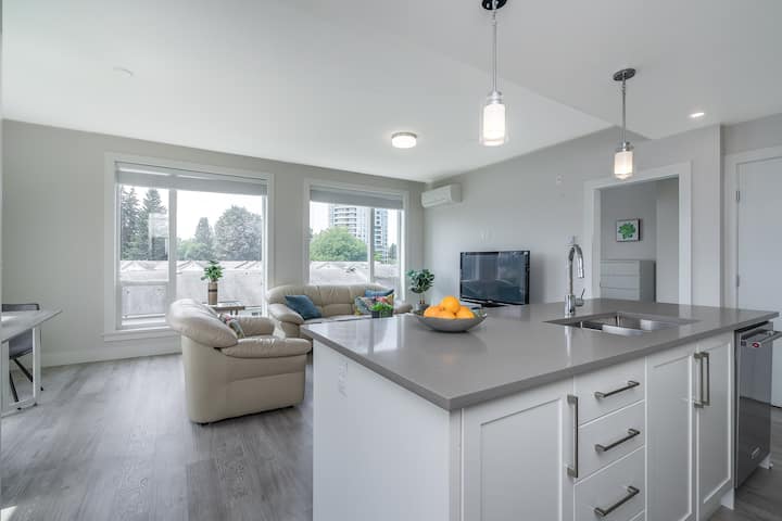 Modern Apartment Near Mill Lake - Abbotsford