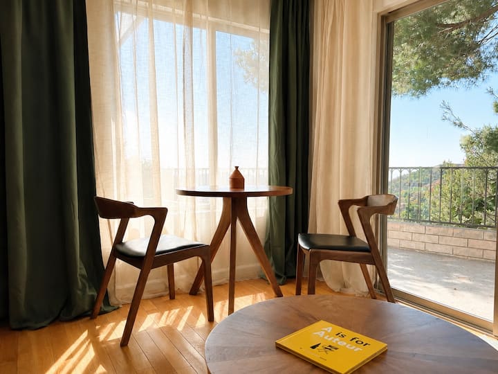 Guest Suite With Views & Workspace & Private Patio - Los Angeles, CA