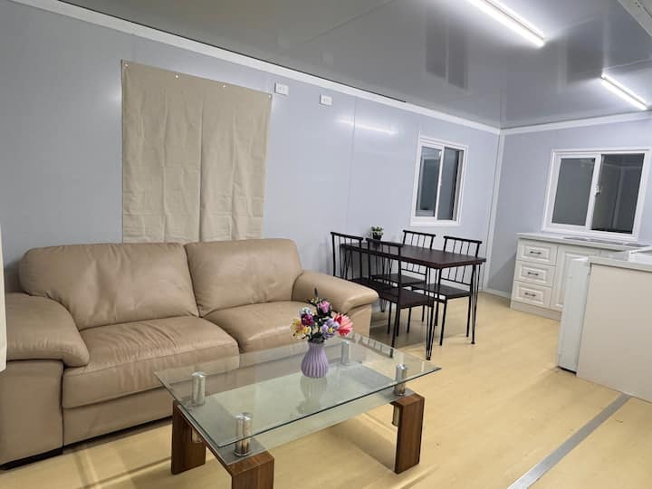 Beautiful 2 Bedrooms Tiny House | Walk To Station - Windsor, Australia