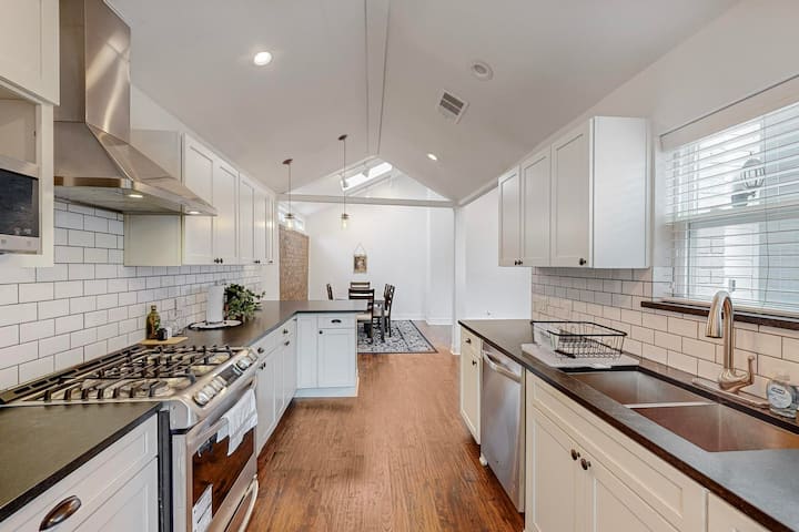Las Colinas Retreat Near Dfw • 3br/2ba - Grapevine, TX