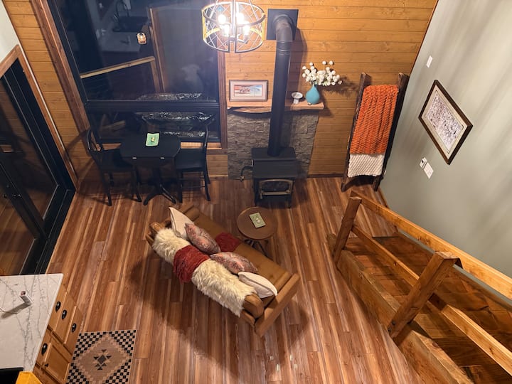 The Oasis Treehouse - Big Lake, WA