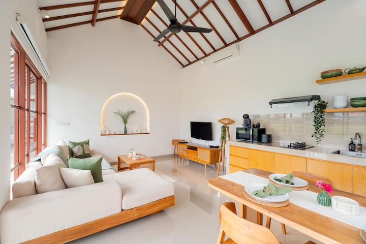Charming 2br Villa With Rice Field & Mountain View - Canggu