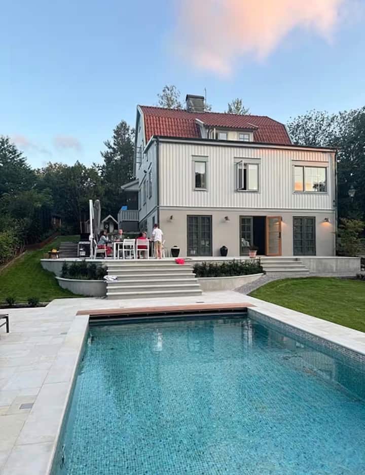 Drömvilla Med Pool Och Utekök - Stockholm