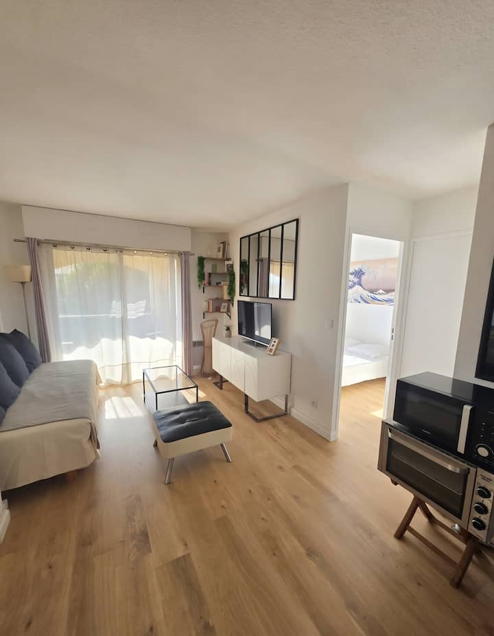 30m² Piscine, Tennis, Plage, Gares à Proximité - Fréjus