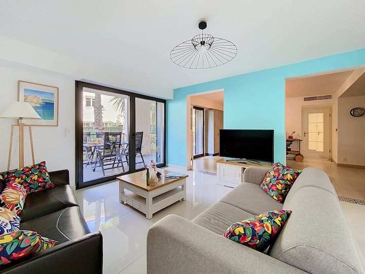 Bay Side Une Adresse D'exception En Bord De Mer - Antibes