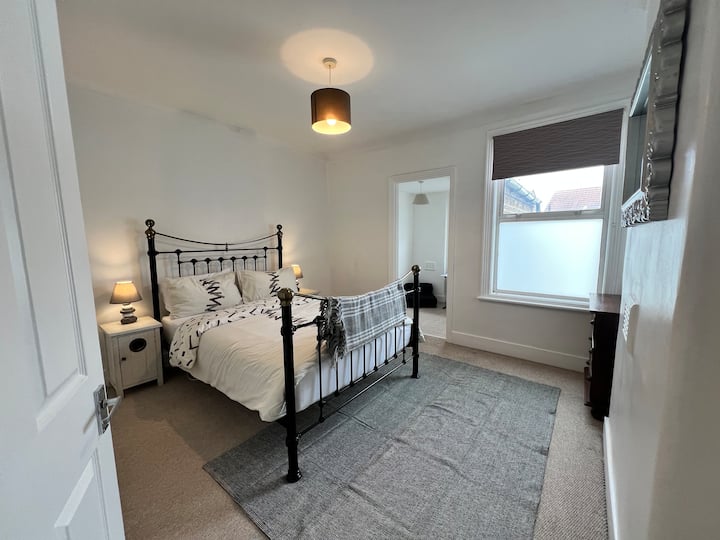 Lovely 2br House - Walking Distance To E Croydon - Croydon