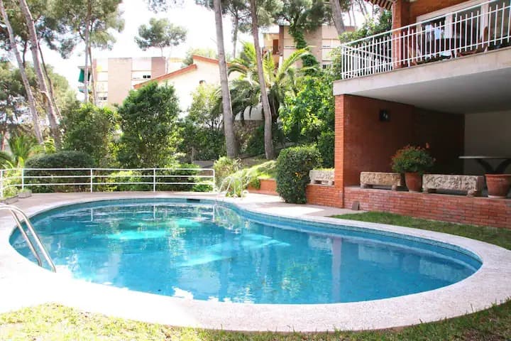 ¡Amplio Apartamento En Castelldefels! - Casteldefels