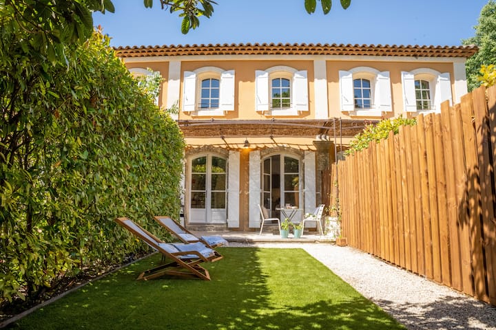 Gite Avec Spa-jacuzzi, Jardin, Dans Les Alpilles - Camargue