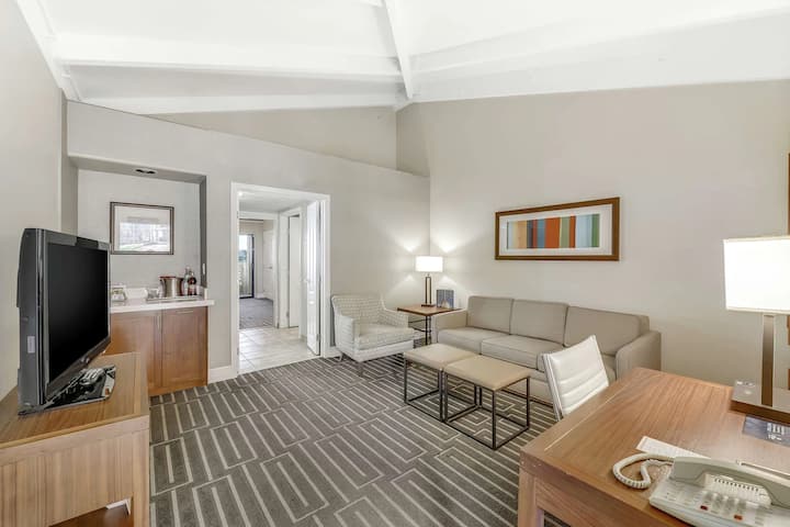 Mountain View Hideaway | Pools | Free Parking - Phoenix, AZ