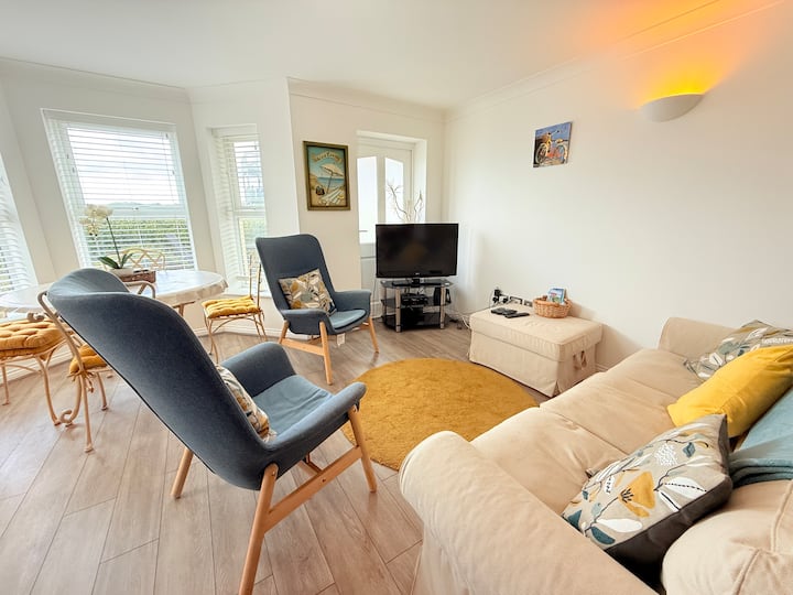 Modern Coastal Apartment With Sea Views & Decking - Corfe Castle